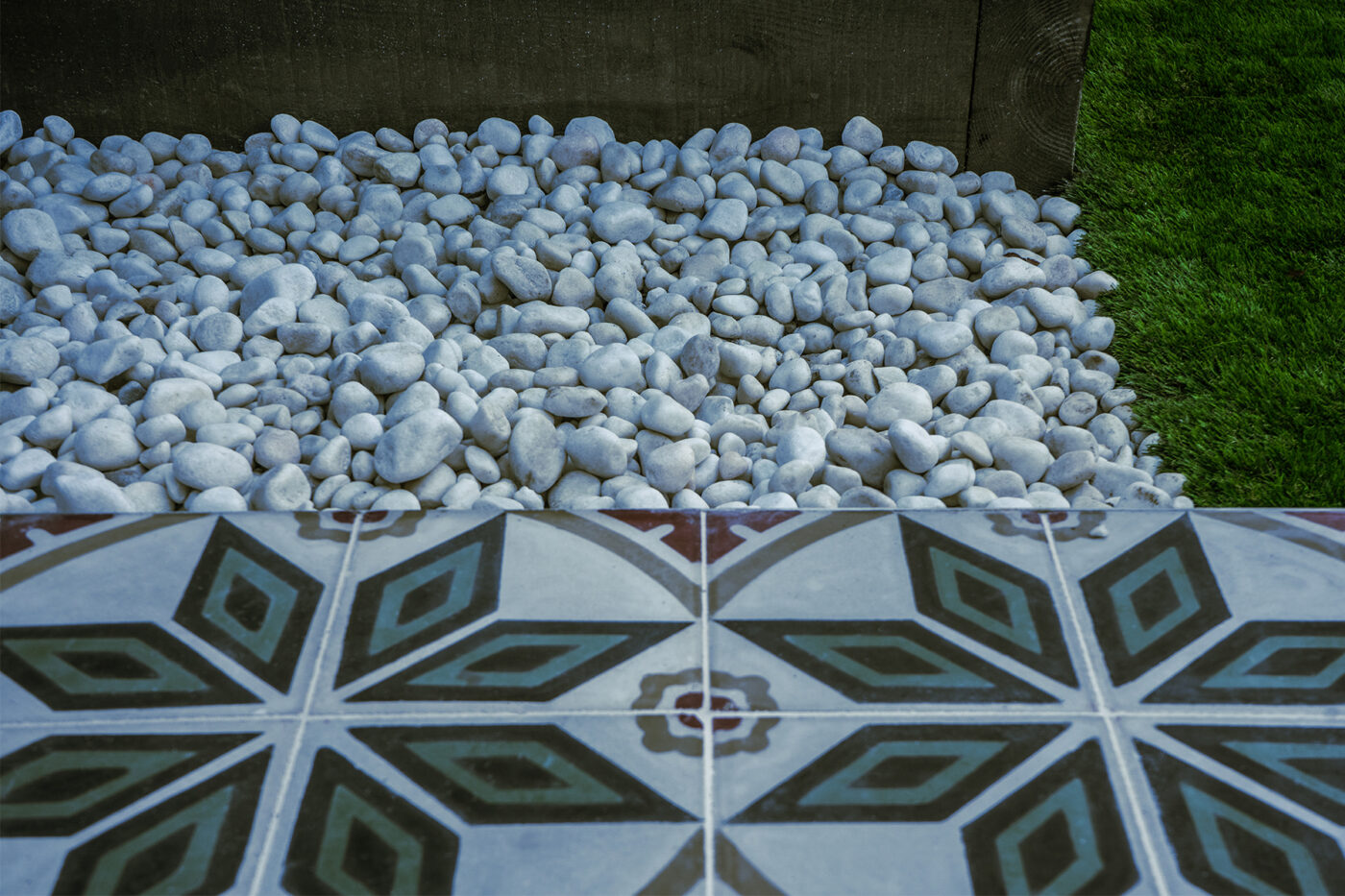 White Cobbles 40-90mm - UK Wide Delivery | Buy Online Today | Corker.co.uk